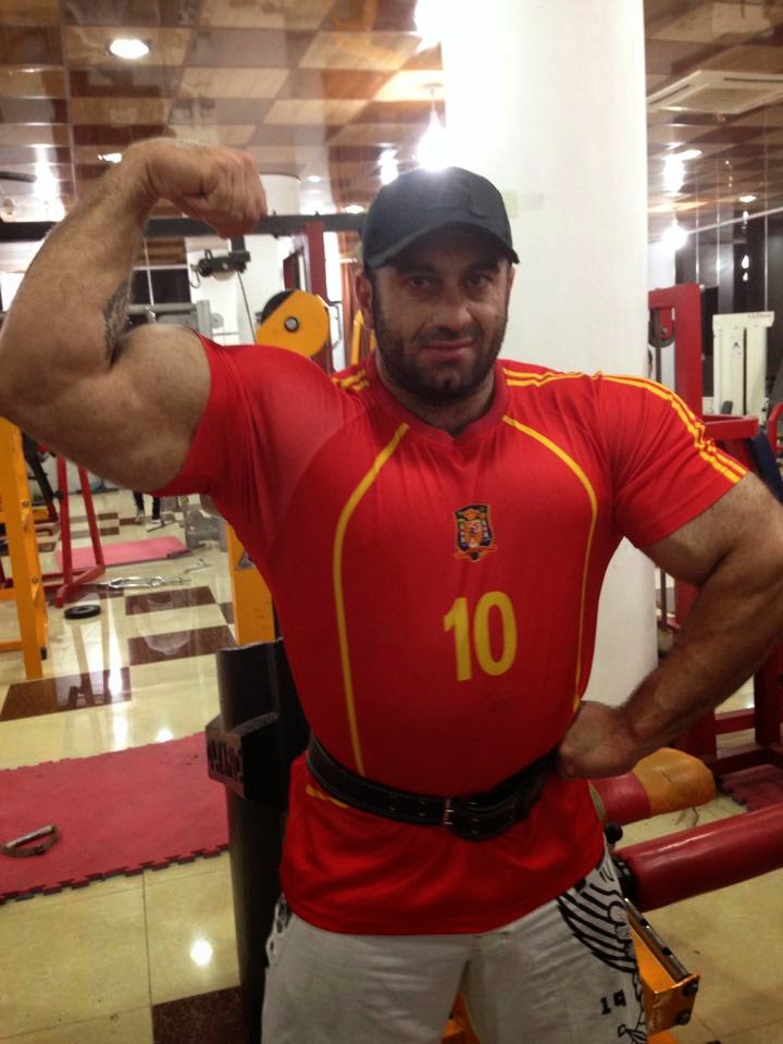 Muscle Lover: Iraqi-Kurdish bobybuilder Salah