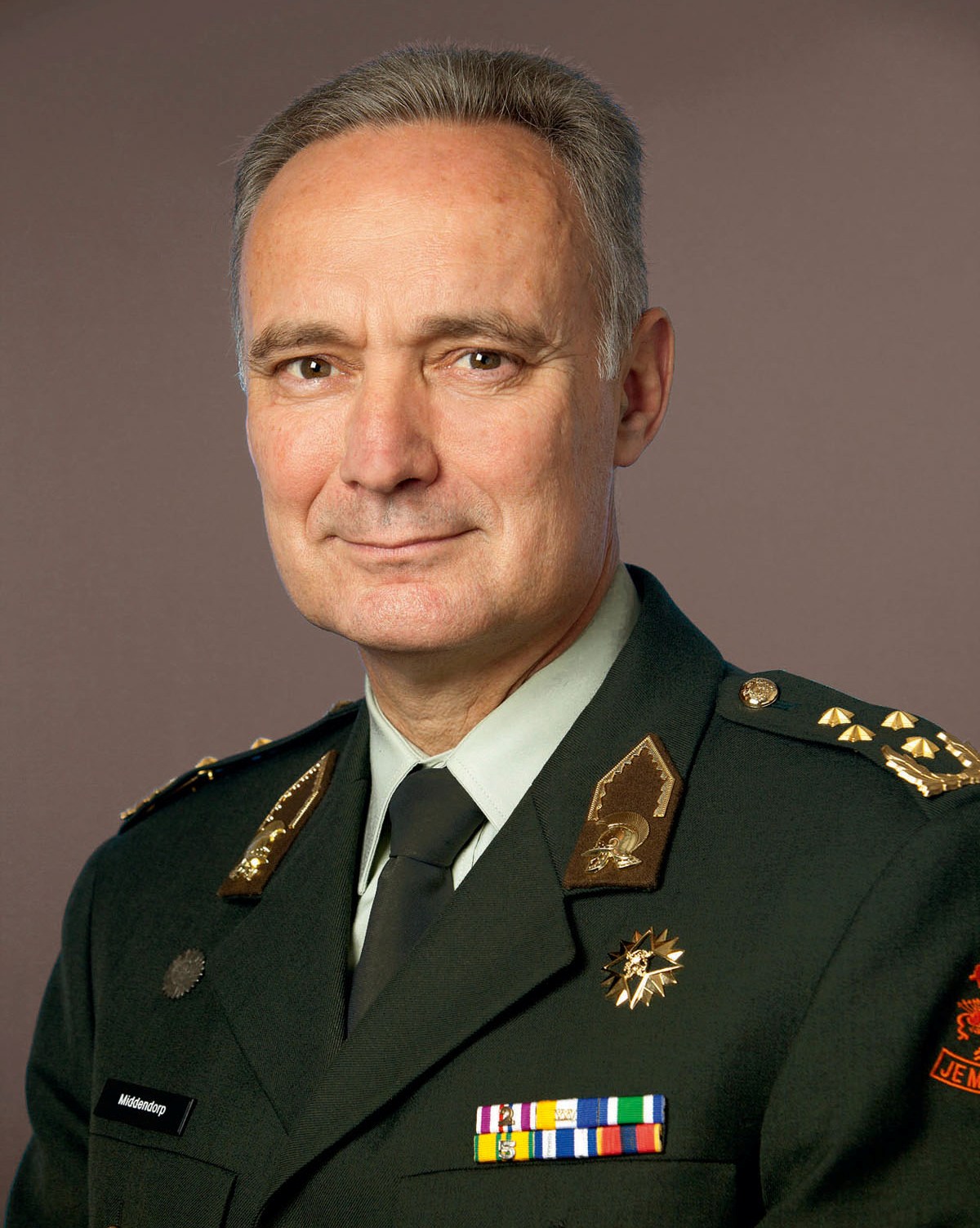 Defensie weblog: Generaal Middendorp: 'Heftige start 2013'