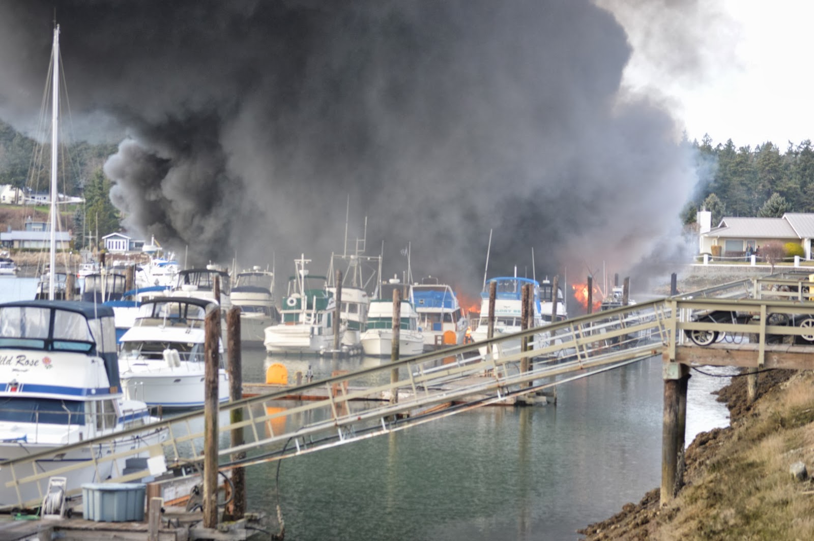 Adagio Cruising: February 21, 2014 - Marina Fire!