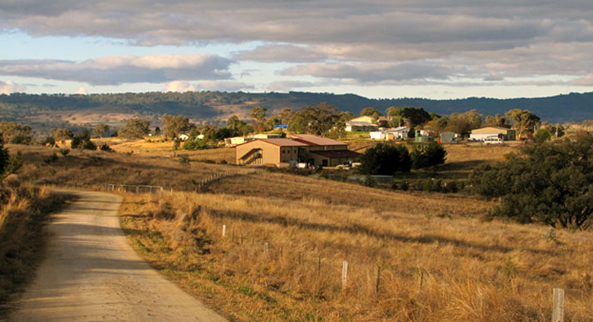 anna maria: Danthonia Christian Commune, Inverell