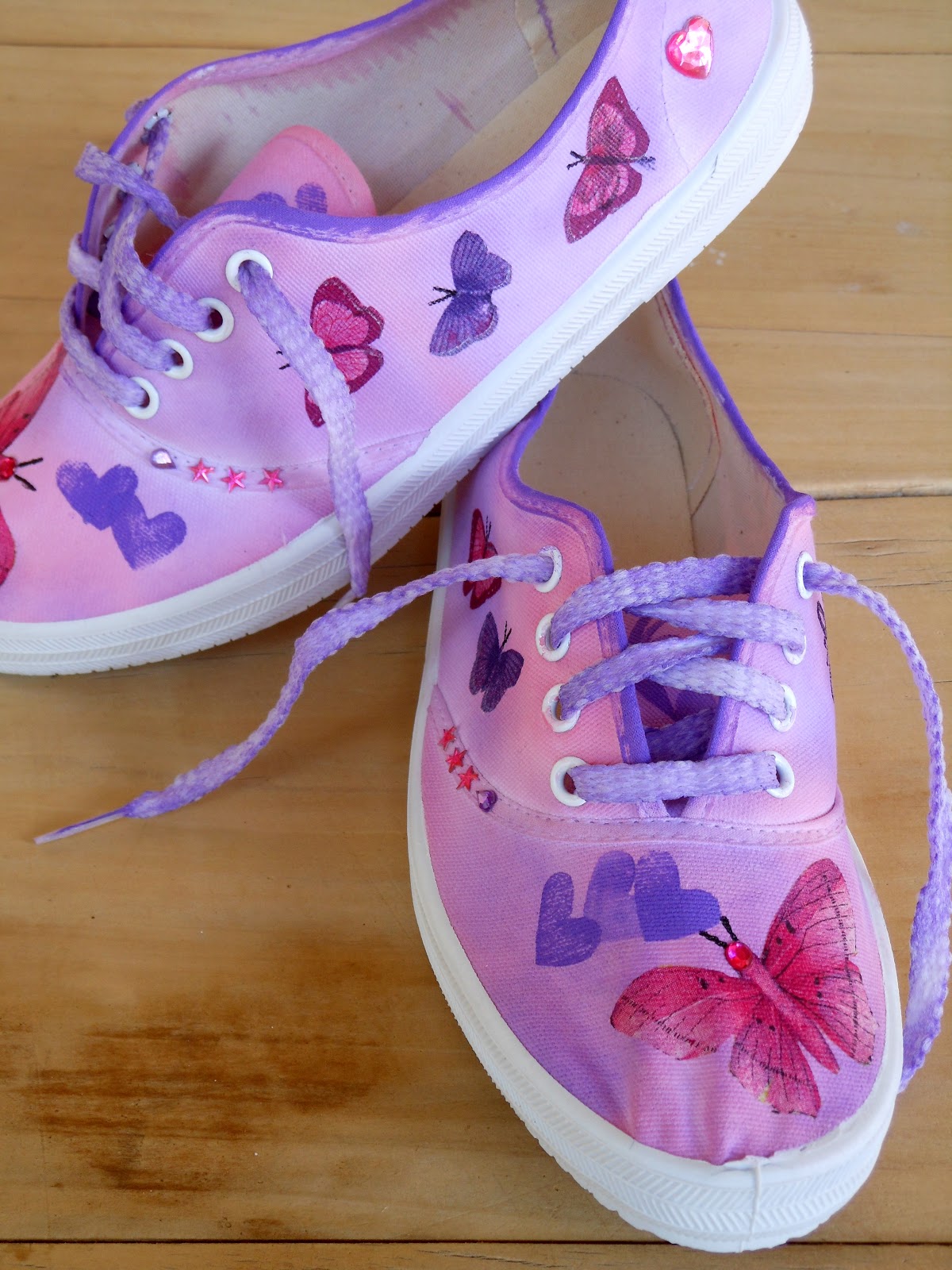 Between Cupcakes and Tea: Butterfly Tekkies