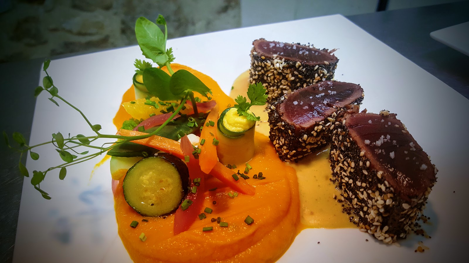 Thonine de méditerranée comme un tataki aux agrumes