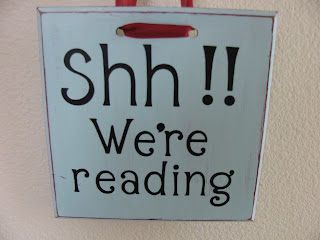 My Crafty Playground: "Shh!! We're reading" sign