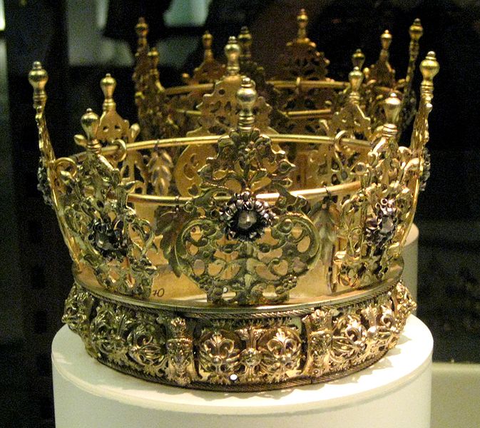 Official and Historic Crowns of the World and their Locations: Moscow 24