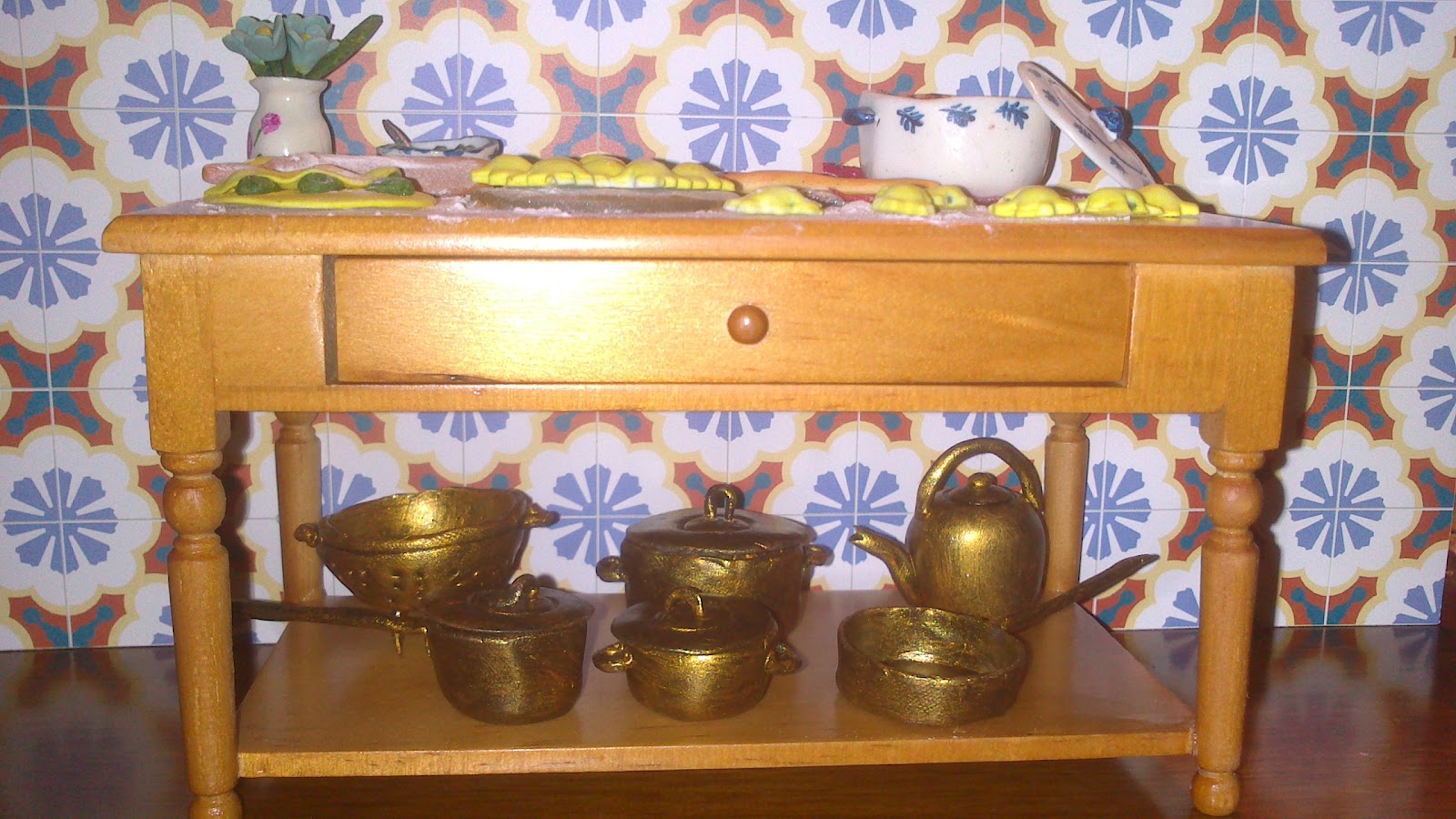 My Miniature World: Polymer Clay - Miniature Kitchen's Table Display!