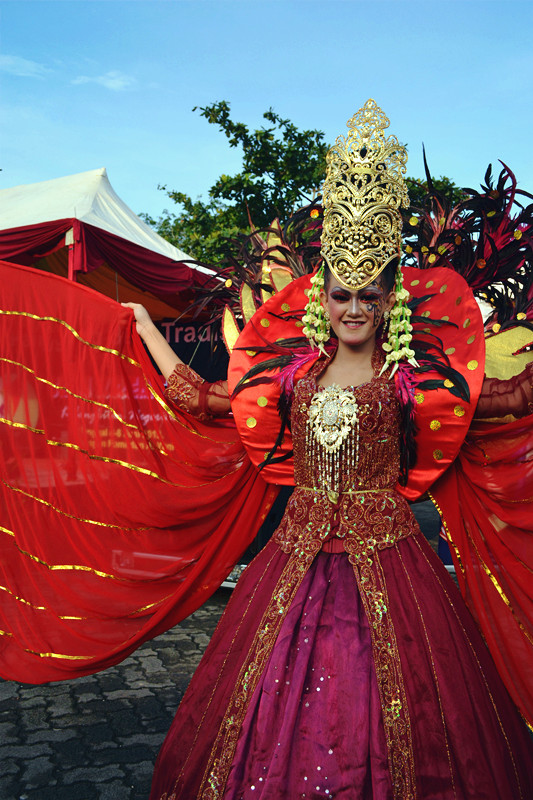 Luxurious Life and Love: Pakaian Karnaval "Pembukaan Pameran Kreatif ...