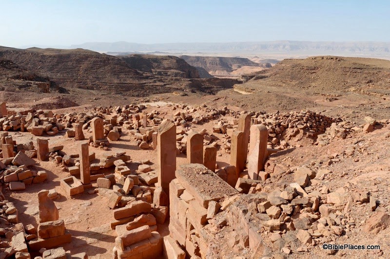 Deciphering Proto-Sinaitic Inscriptions