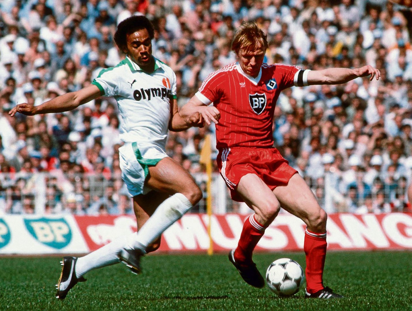 Ευλογημένο Ποδόσφαιρο : Χορστ Χρούμπες: Το Τέρας της Κεφαλιάς