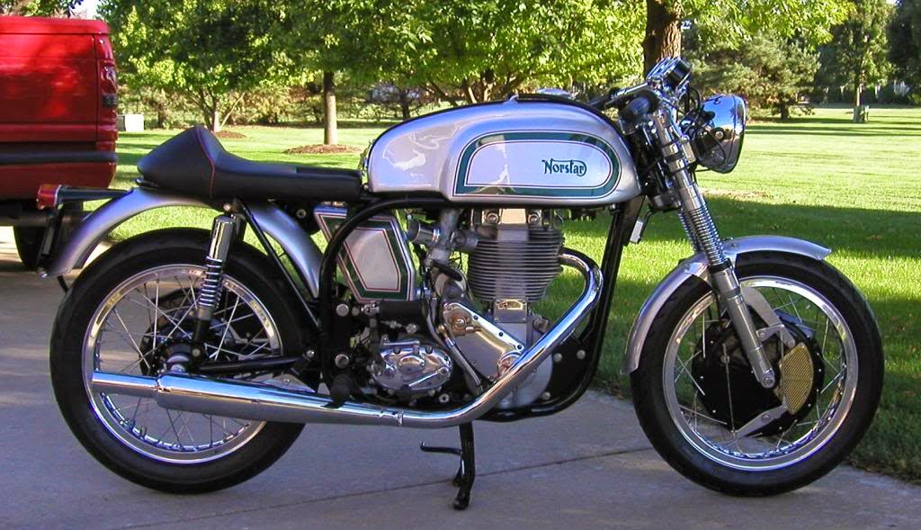 SiniStroS: BSA Goldstar in a Norton Featherbed frame