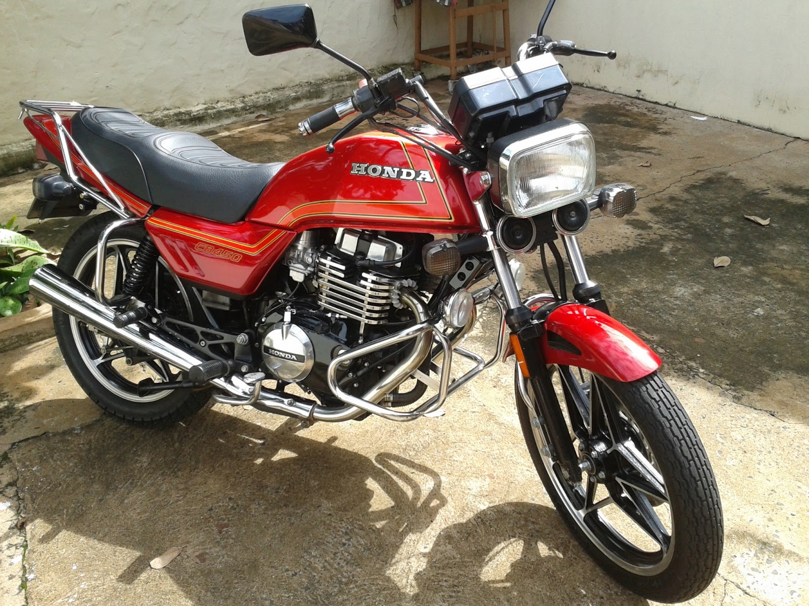 RESTIVOCAR: CB 450 1985 vermelha.