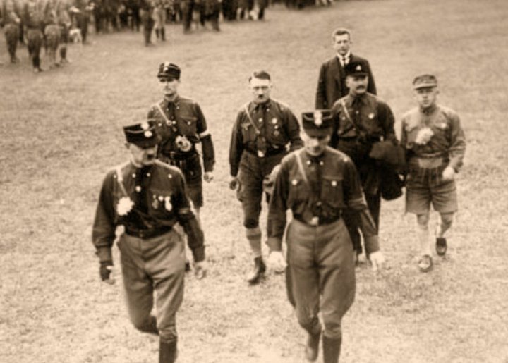 POR LA MEMORIA...: "UN POCO DE HISTORIA"...HITLER:.."Mein Kampf ...