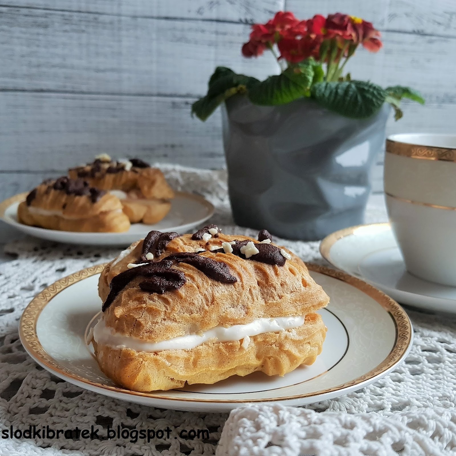 Słodki Bratek: EKLERKI Z CZARNĄ PORZECZKĄ