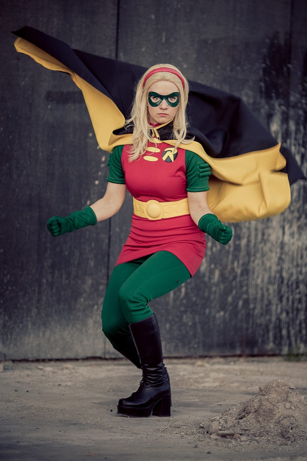 Geek Group Network: [Cosplay] Lady Robin (Stephanie Brown)