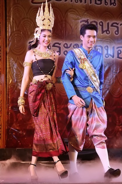 ASEAN Traditional Dress ~ ViewEveryDay.com