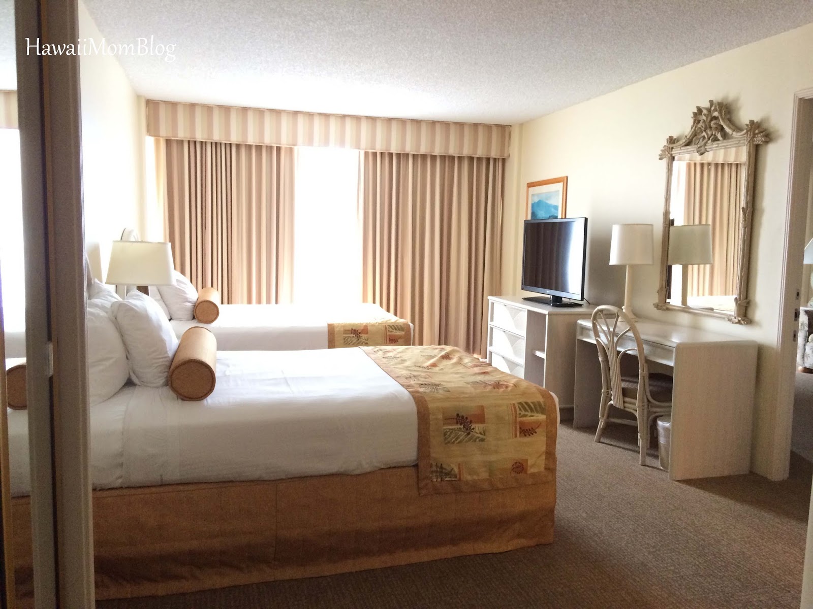 Hawaii Mom Blog: A Home Away from Home at the OHANA Waikiki East