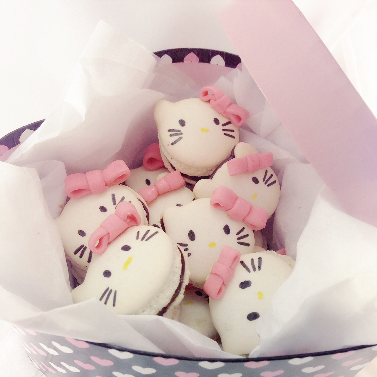 Hello Kitty Macarons