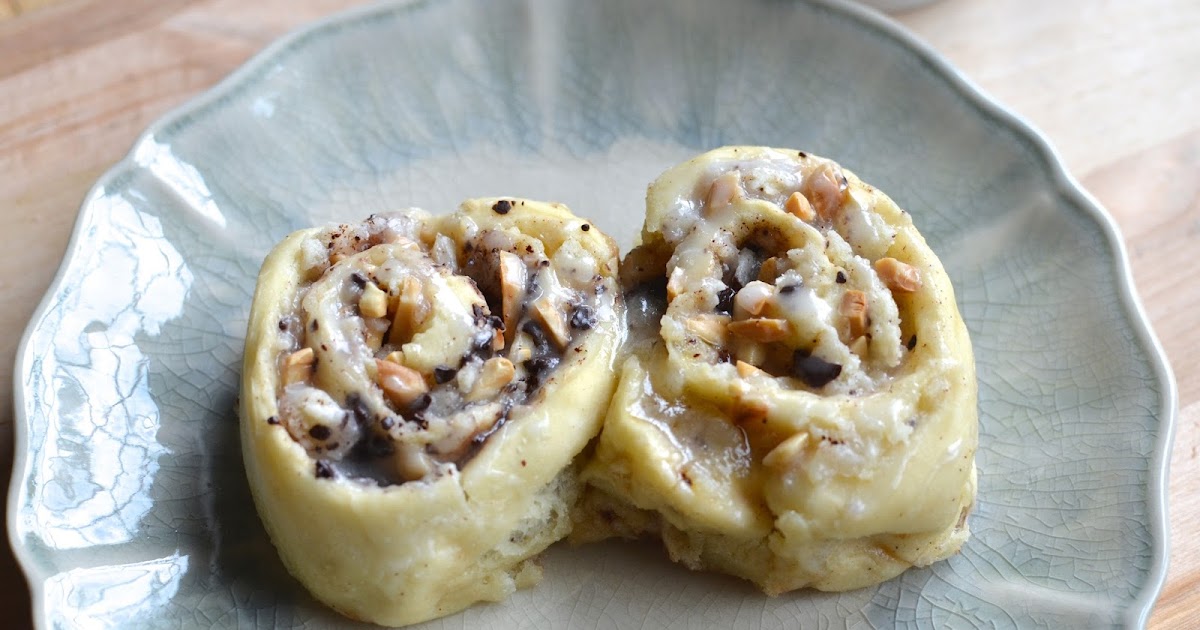 Playing with Flour: Almond buns (small batch)...with an almond paste ...