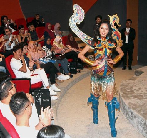 5 Fakta Menarik National Costume Perahu Bangau Miss Universe Malaysia 2018