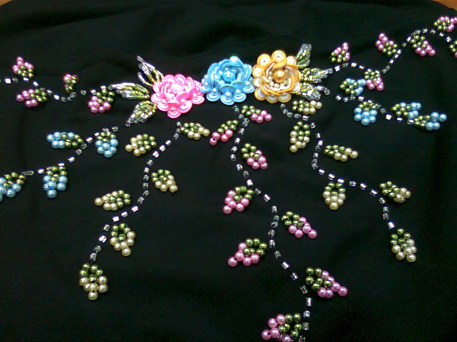 MAKCIK MIMI: TUDUNG DENGAN SULAMAN MANIK