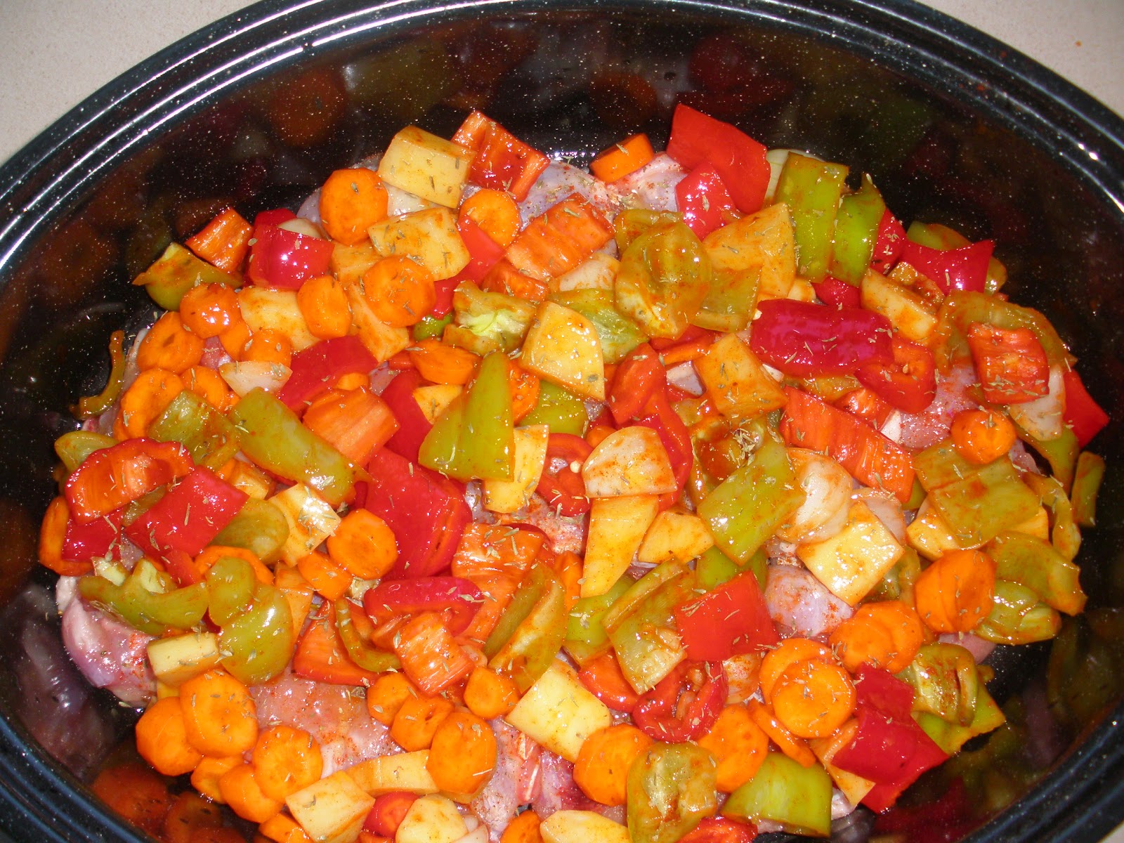 Come to cook: Κοτοπουλο στη γαστρα με πιπεριες και κεφαλοτυρι