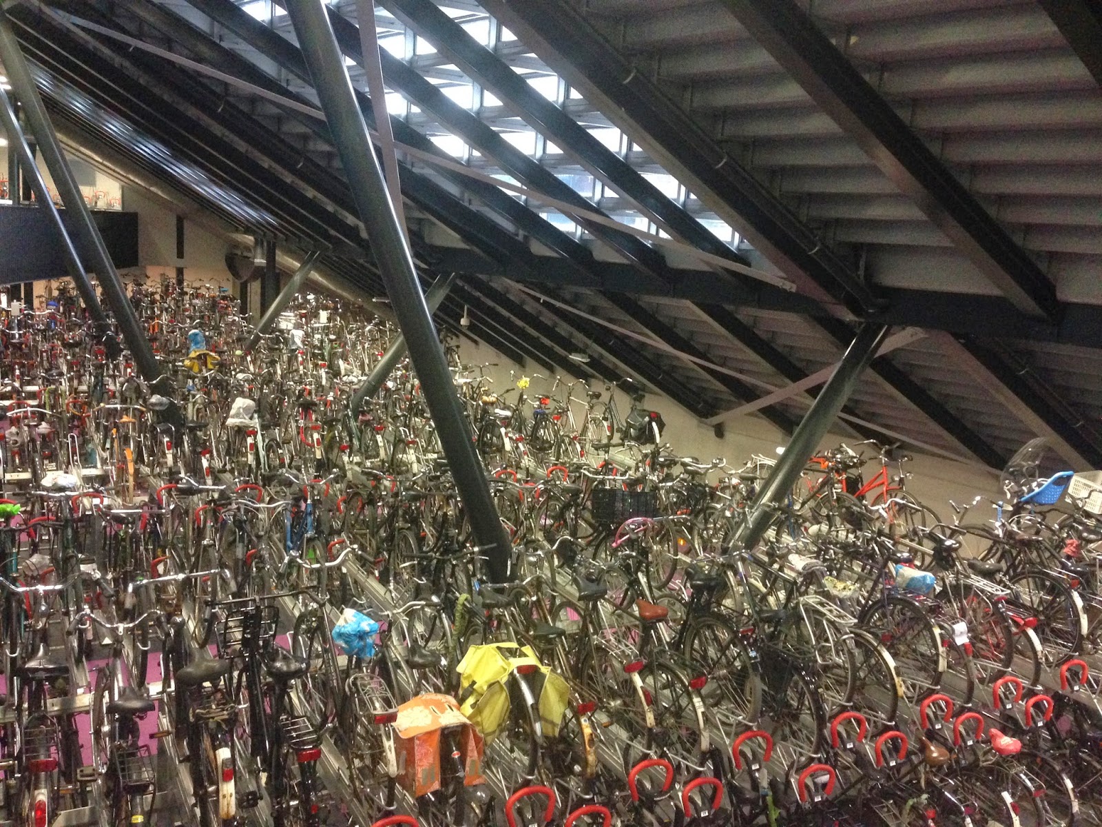 Alice in the Netherlands: Fietsenstalling Jaarbeursplein - the new huge ...