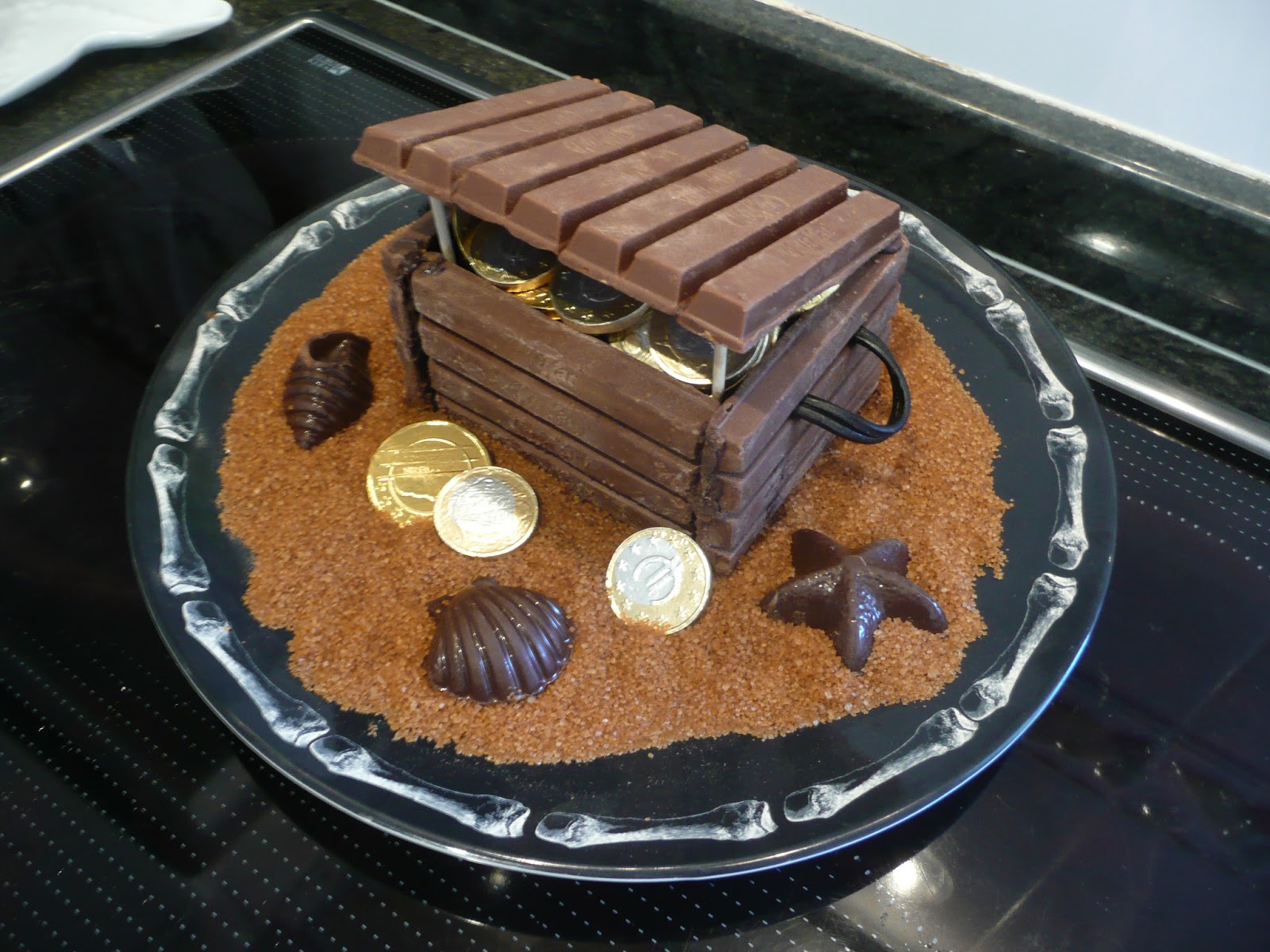 Musings and crafting: Crafting an edible treasure chest