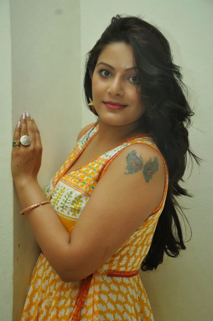Actress Reva Hot Cleavage Images - Cine Gallery