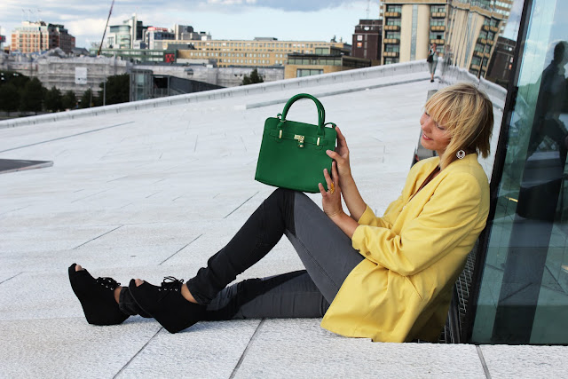 FASHION IN OSLO: Colors in the sky