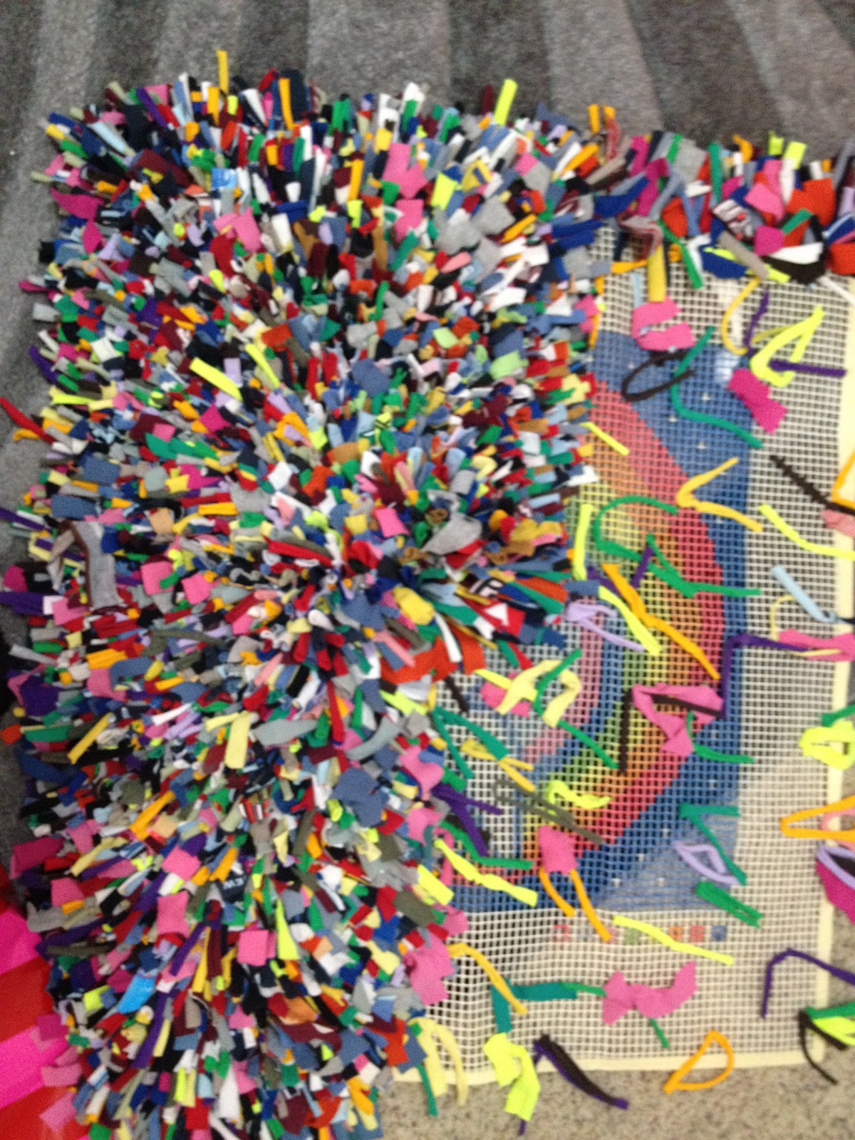 Domestic And So Much More: T-Shirt Rug aka Flokati Rug