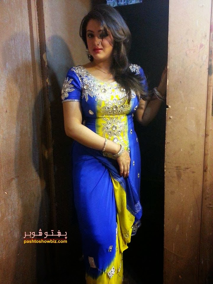 Pashto Film Actress & Punjabi Stage Dancer Priya Khan New Wallpaper