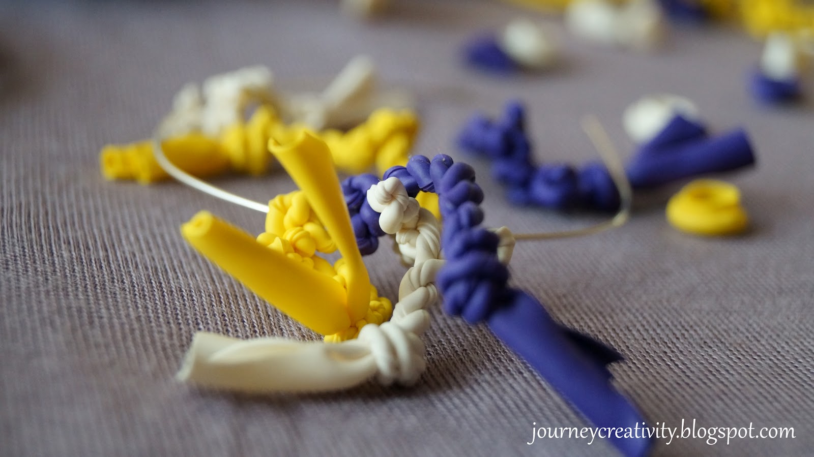 Balloon necklace - Journey into Creativity