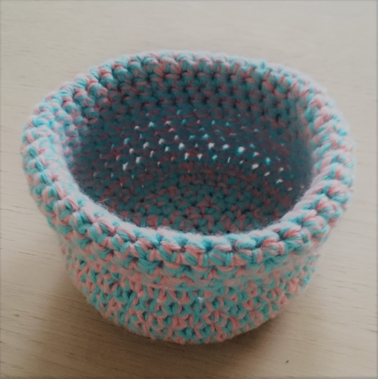 Hobbytine: Crocheted colourful containers for your bathroom