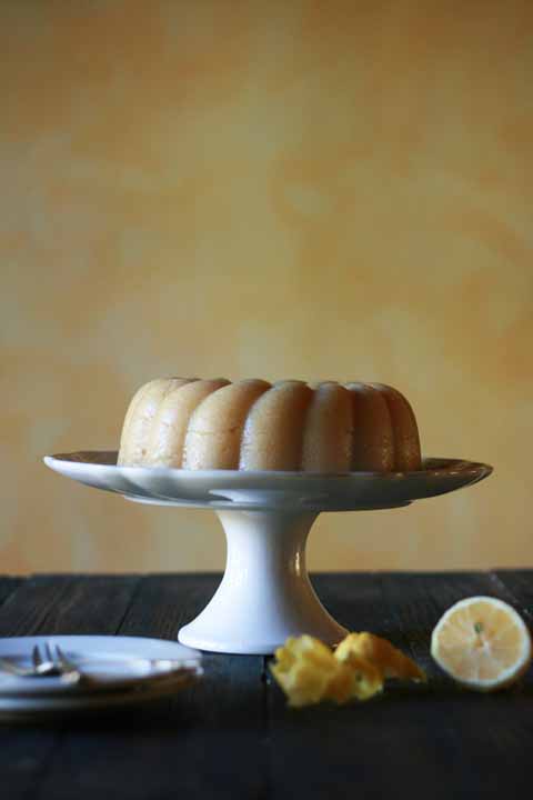 Halvás - Semolina pudding flavored with lemon zest / cookmegreek