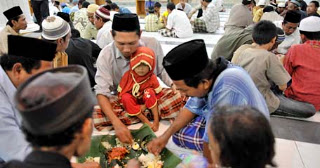 Magibung / Megibung | Cultures of Denpasar | Learn and recognize about ...