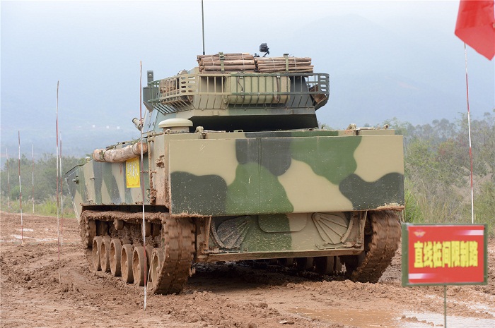 Latihan keterampilan mengemudi dengan IFV 05 ~ China Indonesia Information