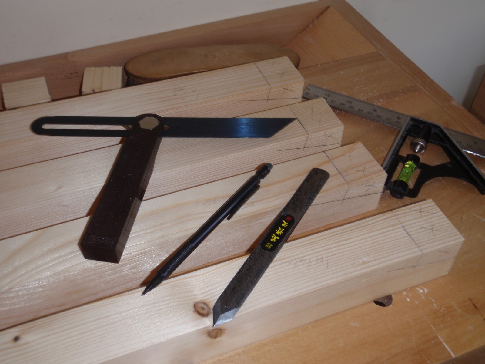 Woodworking By Hand: Traditional Saw Bench