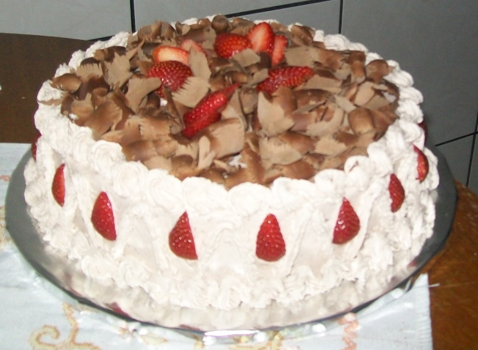 HELENA'S BOLOS E DELÍCIAS: Bolos Redondos (vários sabores)