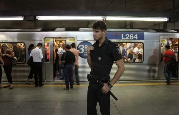 TNT: Subway Security guard sa Brazil, Internet Heartthrob na