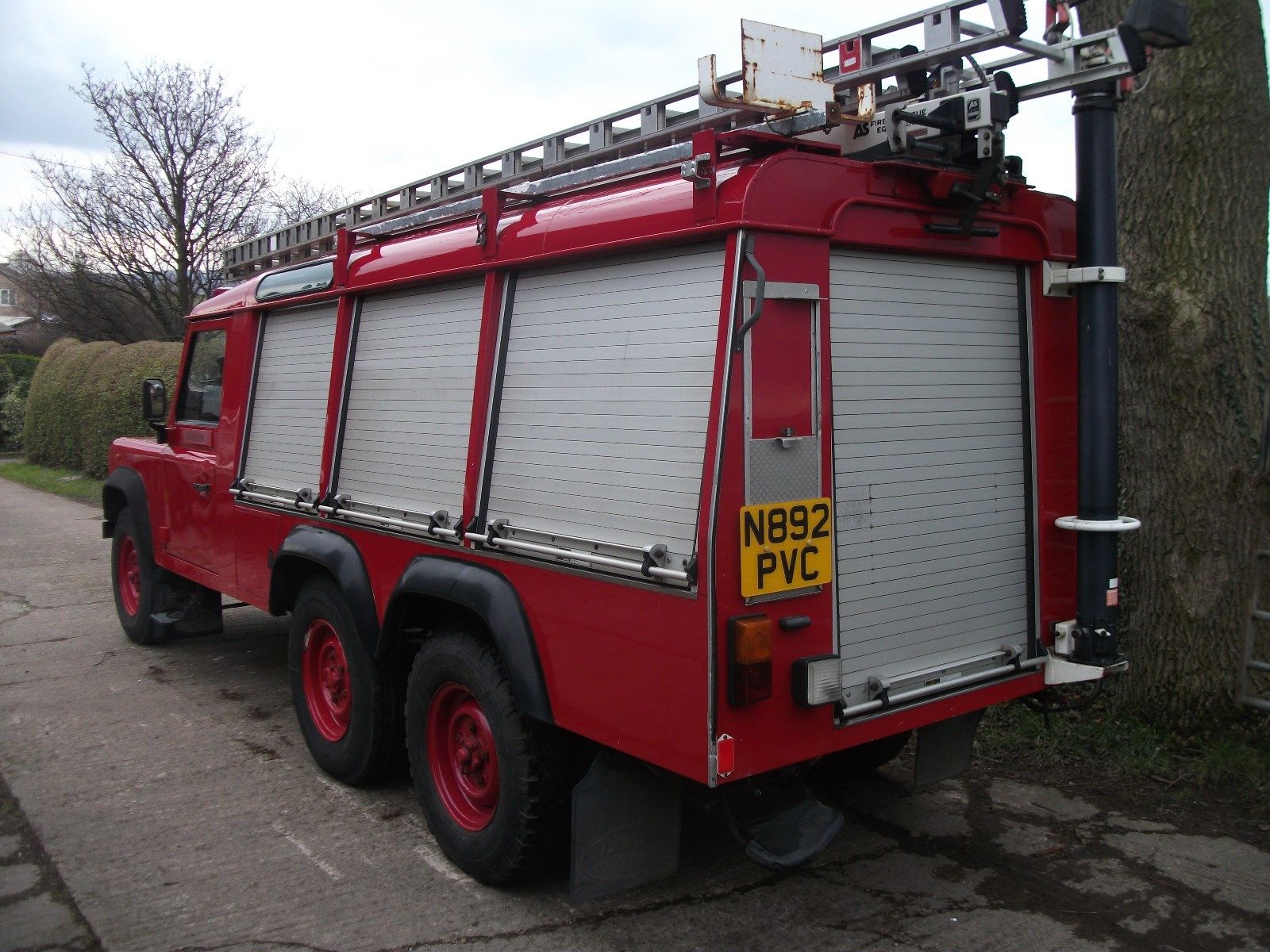 Landrover Defender: Land Rover Defender 6X6 Fire Engine Fire Tender ...