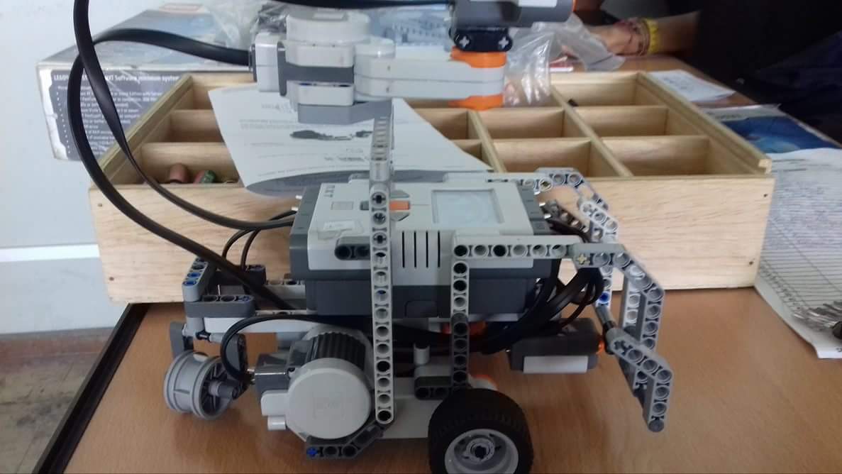 Programación Gráfica: LEGO MINDSTORMS NXT 2 - SENSOR DE CONTACTO