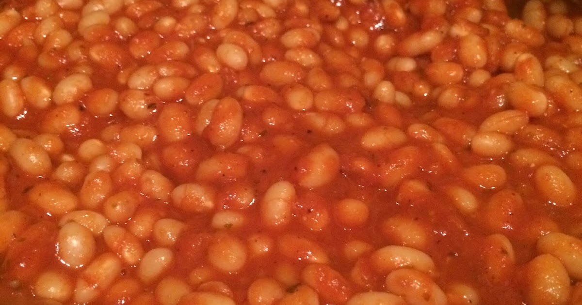 Many Yummy Adventures: Fassoulia aka garlic baked beans!