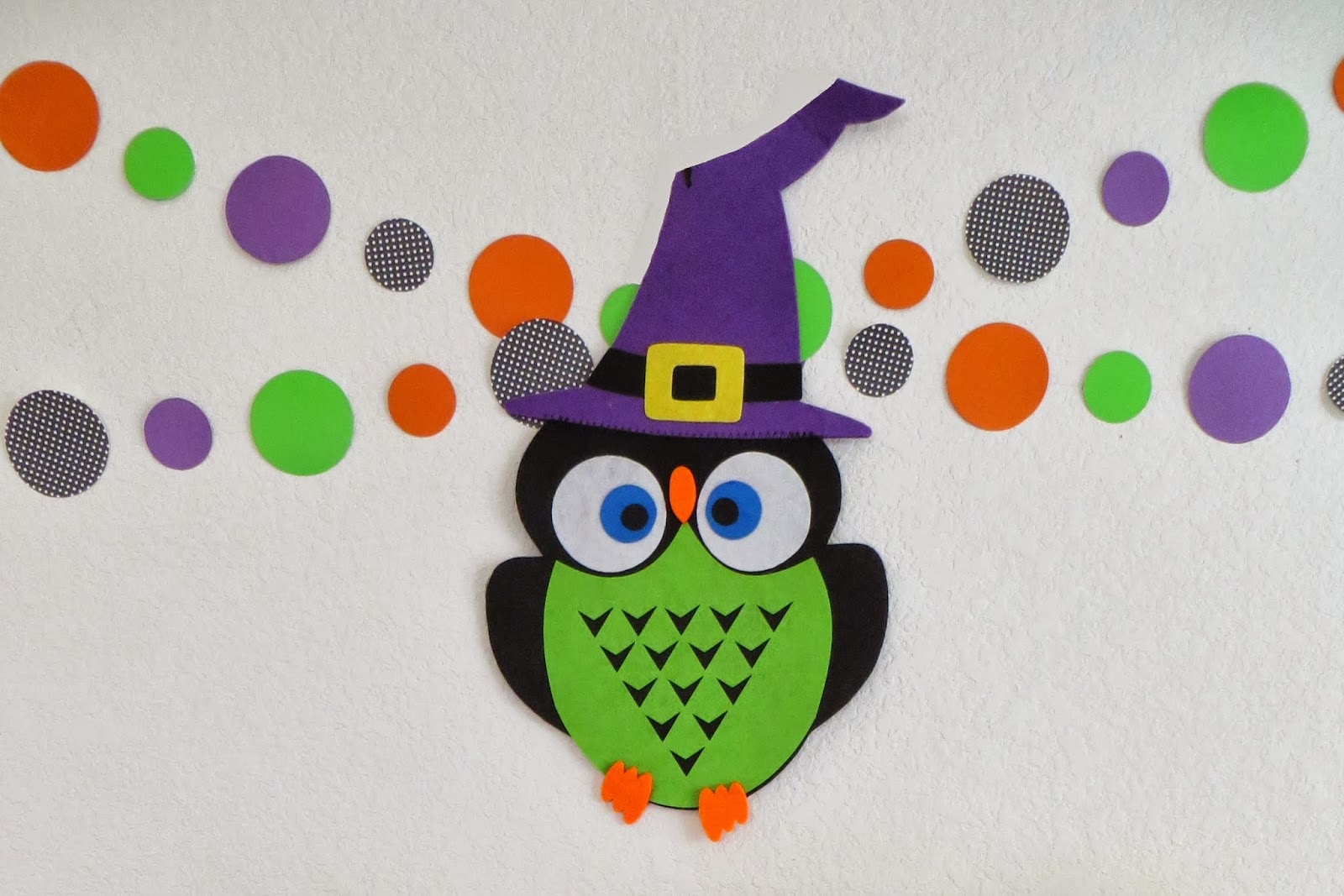 Kylie Mae's Party Ways: How to Make Your Own Paper Circle Garland!