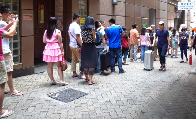 Hong Kong Travel Blog: Weird Queuing Culture of Hong Kong
