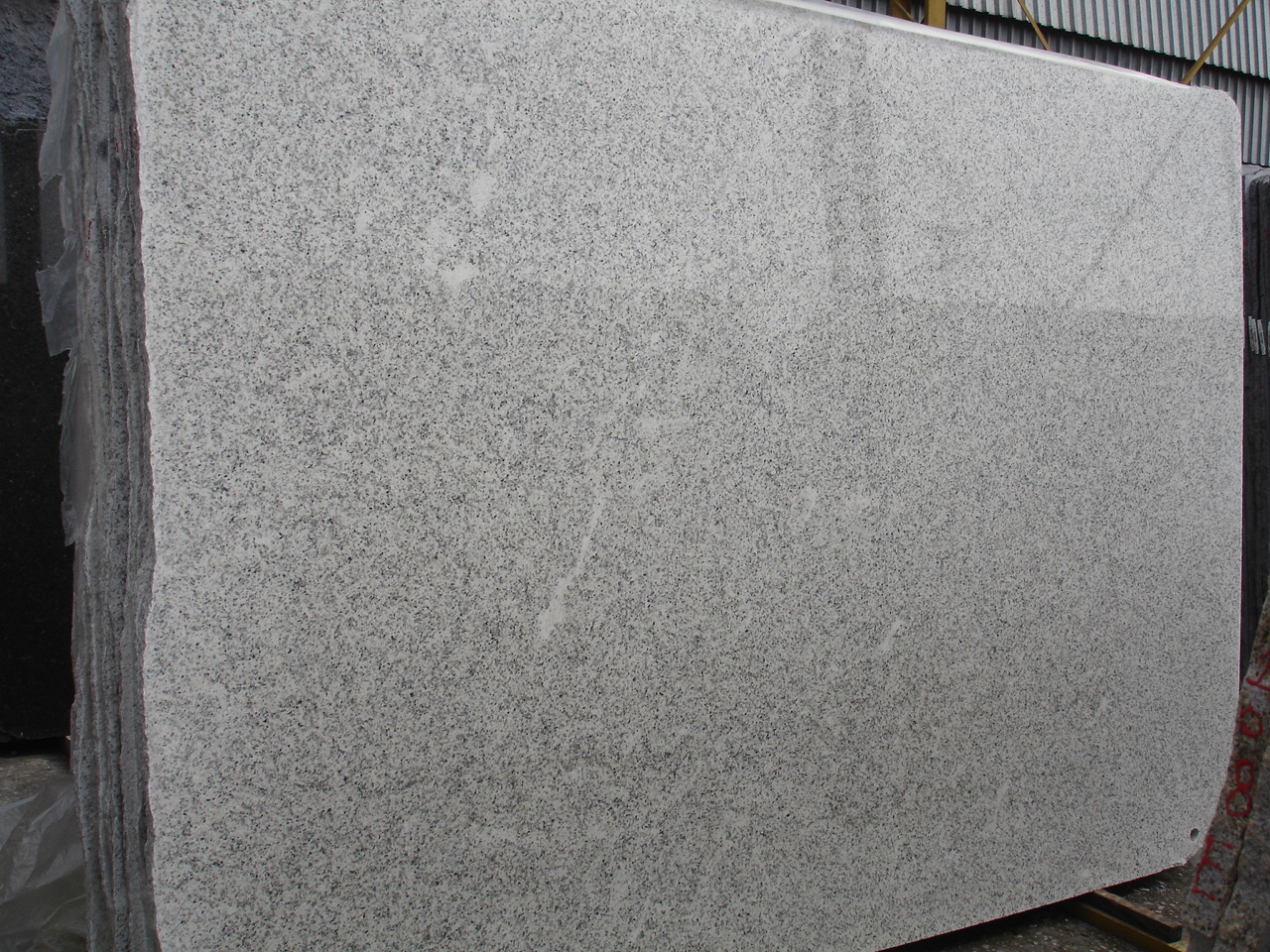 STONE GALLERY - BY PARANA GRANITOS: Branco Polar