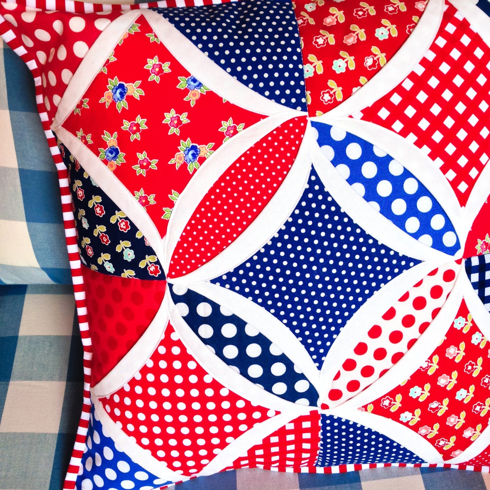 .: It's Flag Day! Patriotic Pillow in Cathedral Window pattern