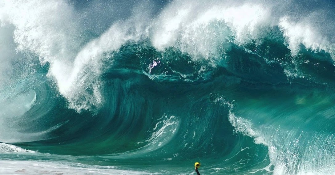 A Bold Man Dives Head On Into Largest Waves On Earth. The Result ...