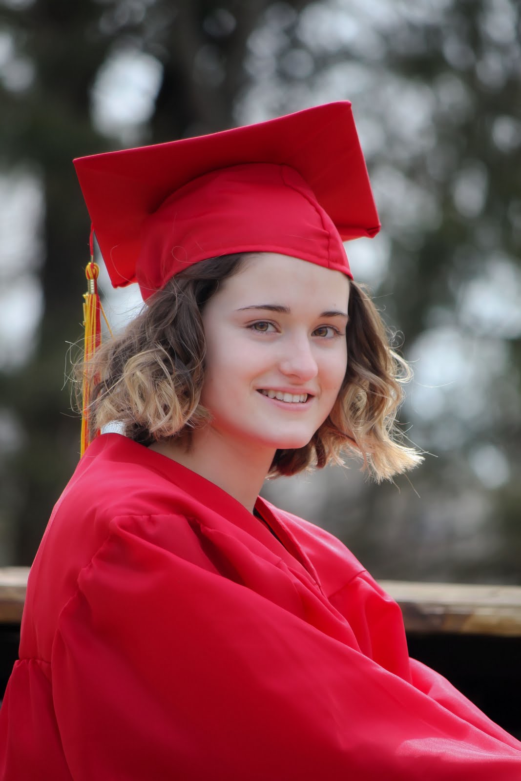 Kate Lowe Photography: Lora's Cap and Gown Portraits