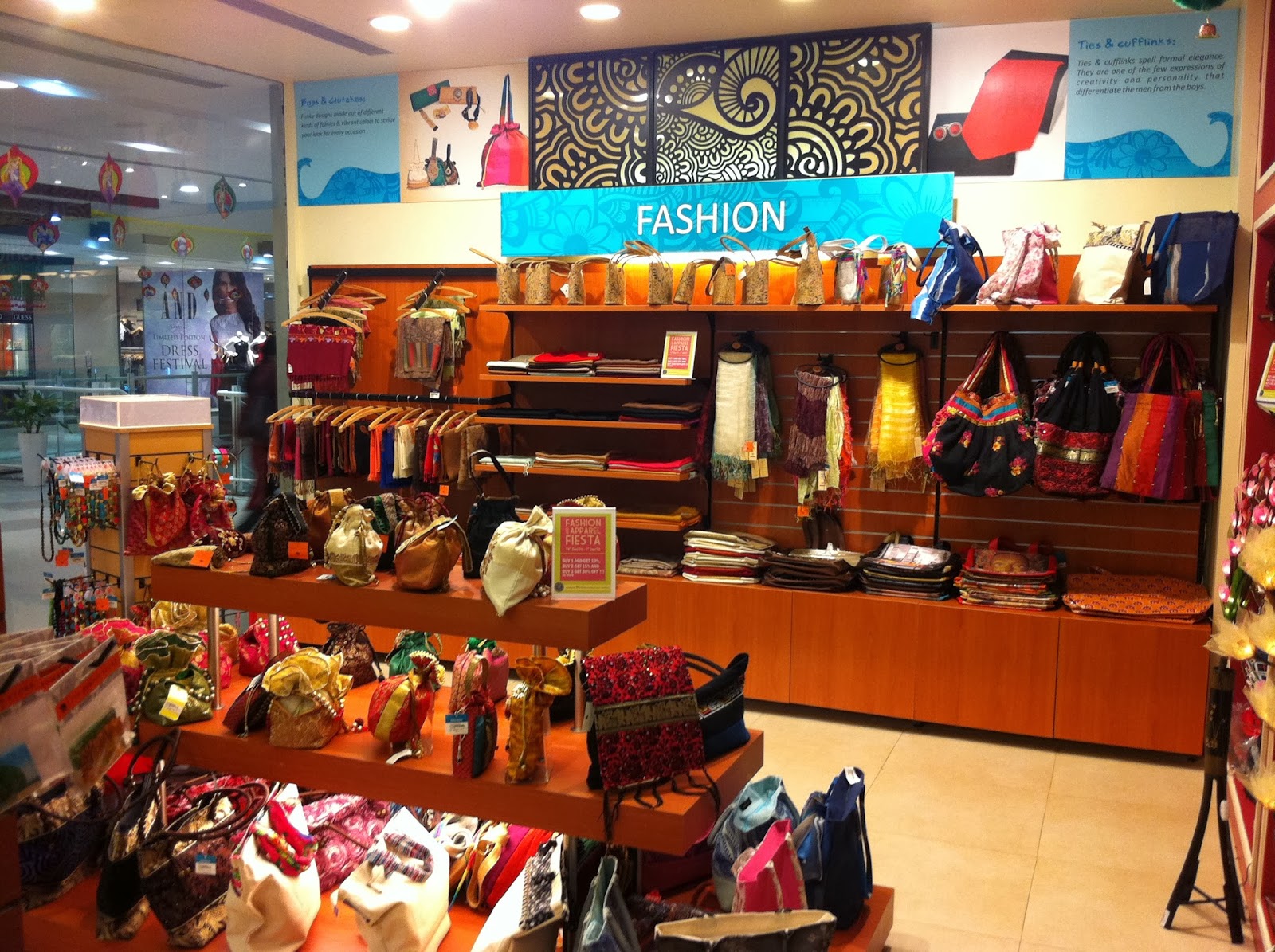 Lost In Detailing: RETAIL- the Bombay Store, Inorbit, Pune.