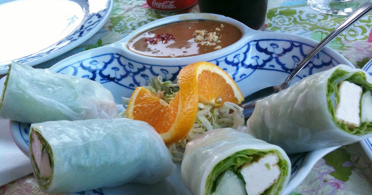 Rolinho primavera / Molho de amendoim