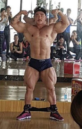 world bodybuilders pictures: south korea beefy bodybuilder Nam Eun Cho